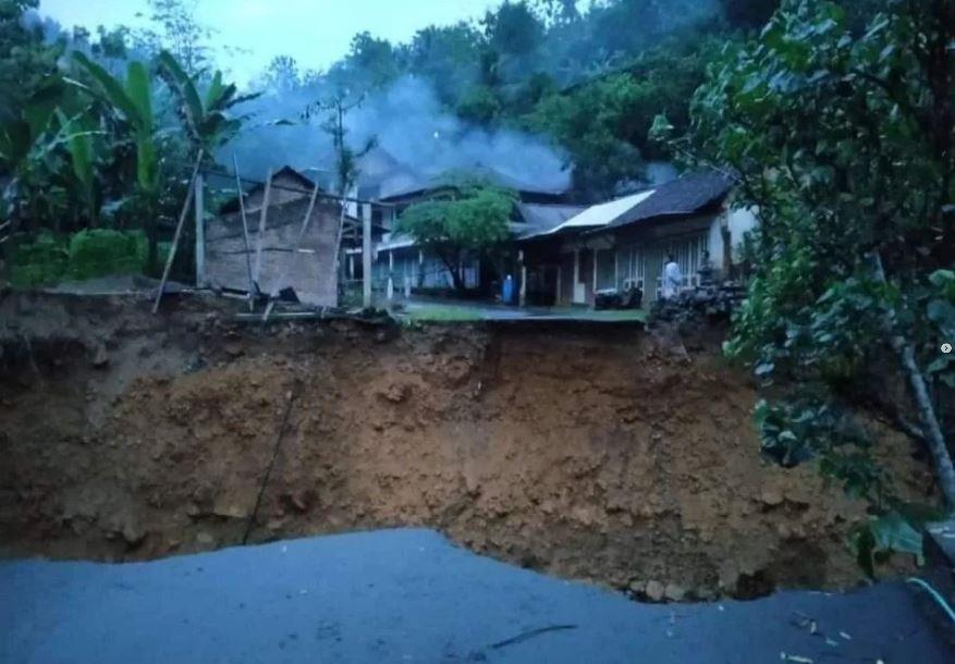 Puluhan Rumah, Jalan dan Jembatan di Pacitan Rusak Terdampak Bencana Alam